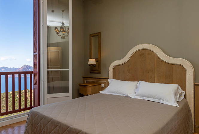 Hôtel 3 étoiles Les Roches Rouges à Piana en Corse